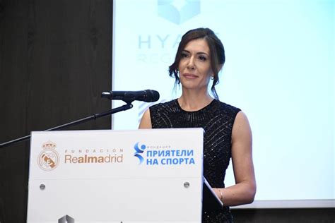 Николина Ангелкова доведе легенда на Реал Мадрид за благотворителна кауза