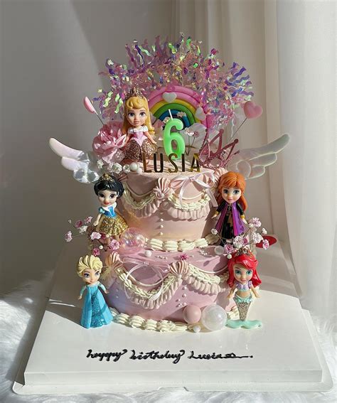 쏠케이크대구레터링케이크대구브라이덜샤워케이크대구생화케이크대구칠순케이크대구2단케이크대구주문제작케이크 유치원으로 가는 쏠마카세 공주님 2단케이크🌷 피규어만 주시고