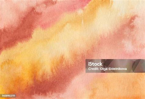 주황색 노란색 갈색 줄무늬가있는 추상적 인 배경을 그린 손의 수채화 그림 숲속의 자연 가을 꽃 풍경 사막의 모래 초대장 인테리어 배너 포스터 수채화 물감에 대한 스톡 벡터
