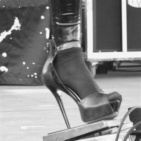 Lzzy Hales Feet