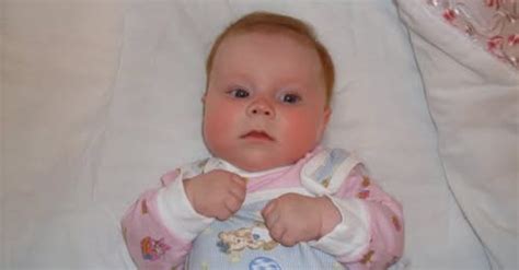 За добра награда лекарят сменя бебетата в родилния дом В резултат на това Соня се сдобива с