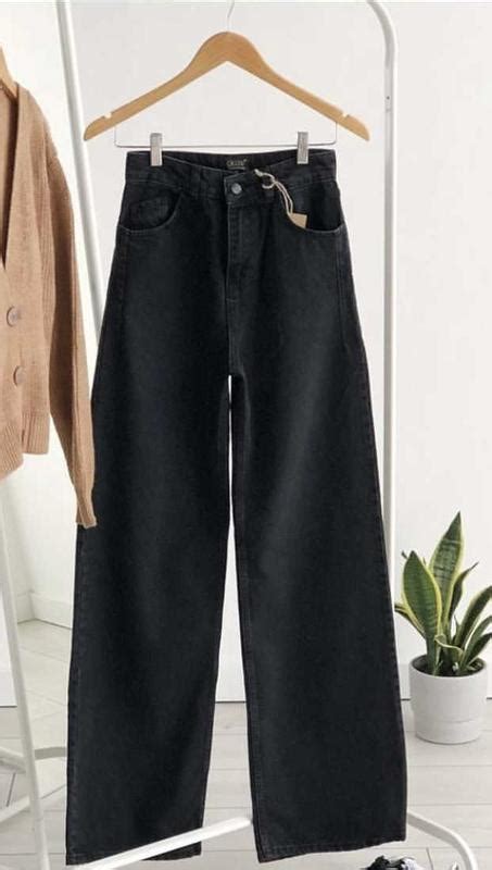 Зручні щільні джинси чорного кольору — ціна 750 грн у каталозі Джинси Купити жіночі речі за