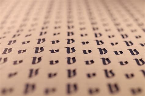 서예 문자 V 학습 기술 종이 페이지 서예 문자 V 배경 워크 시트를 작성하는 문자 연습 필기 기호 채우기 패턴입니다 0명에 대한 스톡 사진 및 기타 이미지 Istock