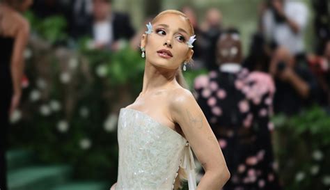 Ariana Grande Kündigt Neues Album „petal“ An