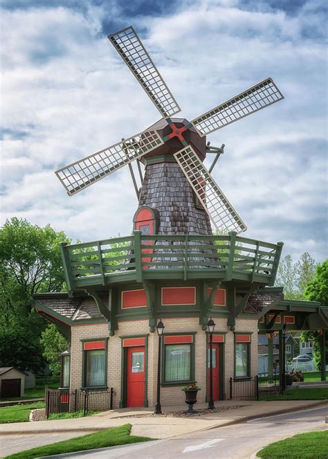 Marion County Windmill Bank Pella Iowa Photograph By Susan Rissi
