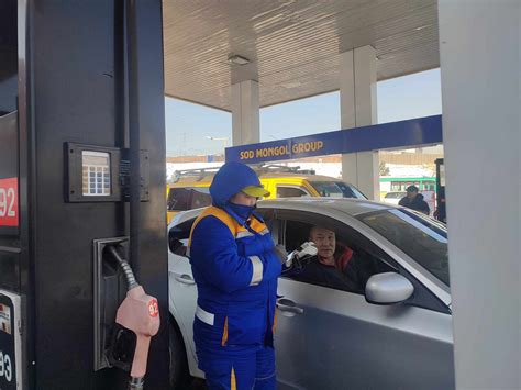 Шатахуун түгээх станцууд хэвийн ажиллаж байгаа гэсэн ч жолооч нарт олдохгүй байгаа бензин