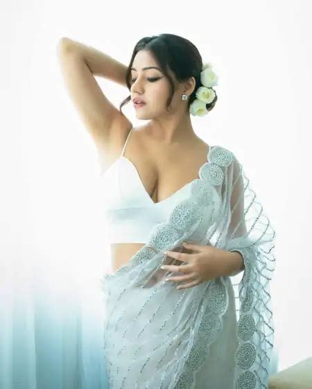 Simran Kaur Hot Pics And Photo In White Saree