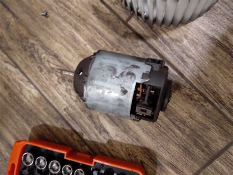 Моторчик печки — Mitsubishi Outlander XL, 2 л, 2010 года | своими ...