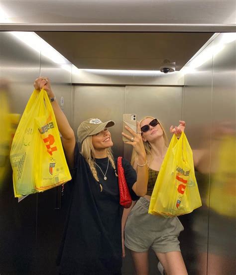 𝐋 𝐔 𝐊 𝐀 𝐌 Ø 𝐋 𝐋 𝐄 𝐑 On Instagram Pics Everyday In The Elevator🥸”