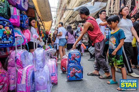 Philippine Shoppers Crowd Divisoria Market In Manila To Buy Last Minute School Supplies On