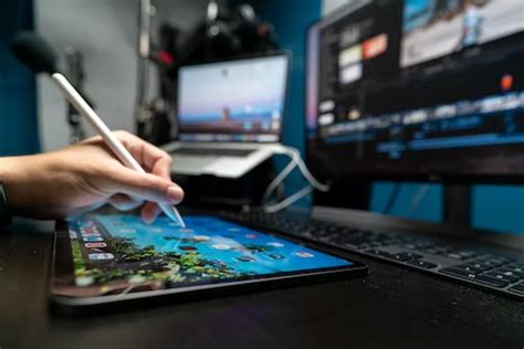 Planshet or tablet computer definition