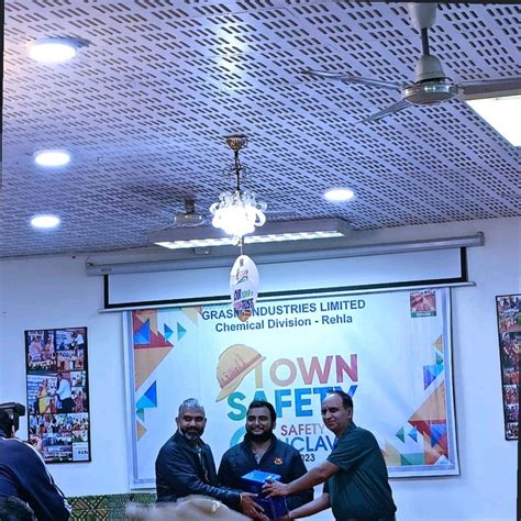 Utkarsh Dixit On Linkedin Received Prize From Our Technical Head On