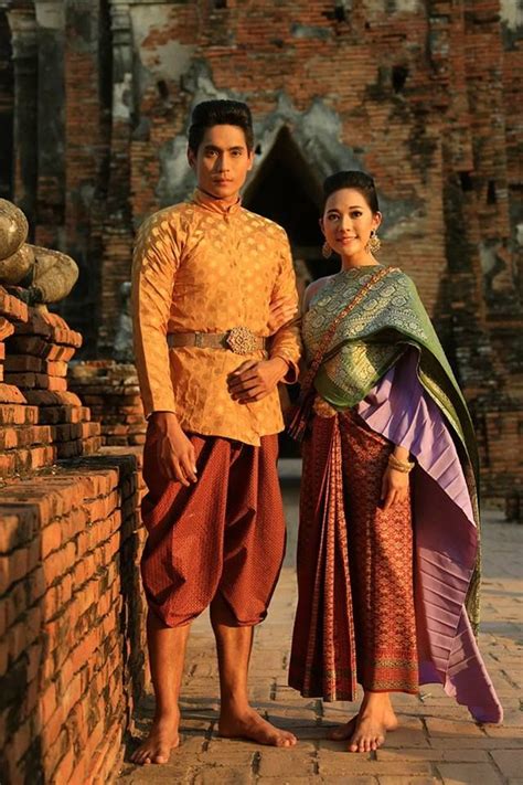 เลอค่างามสง่า ชมภาพถ่ายฝีมือฯพณฯ หนิง ฟู่ขุ่ย เอกอัครราชทูตจีน ที่เหล่าดาราเป็นแบบในชุดไทย 9