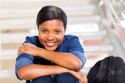 可爱的非裔美国女孩