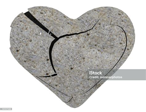 돌에 고립 된 흰색 배경3d 렌더링 깨진 심장 거친에 대한 스톡 사진 및 기타 이미지 거친 구멍 그리스 Istock