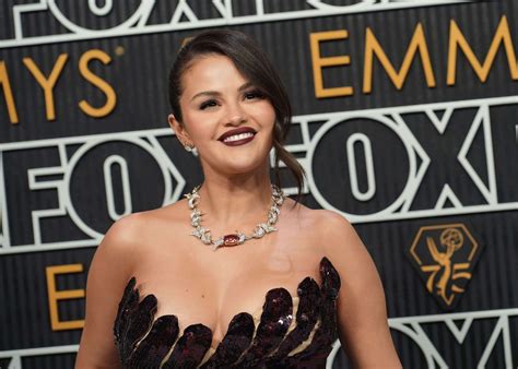 Selena Gomez's Show-Stopping Oscar de la Renta Dress at the Emmy Awards and her Romance with ...