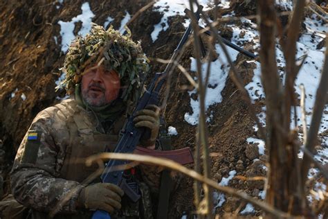 잘린 손목은 중요치 않았다” 전장으로 돌아간 우크라 부상병들
