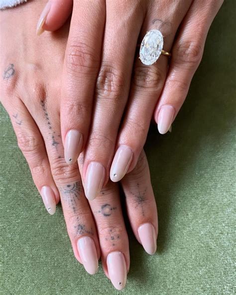Hailey Bieber Wedding Ring And Bands Artofit