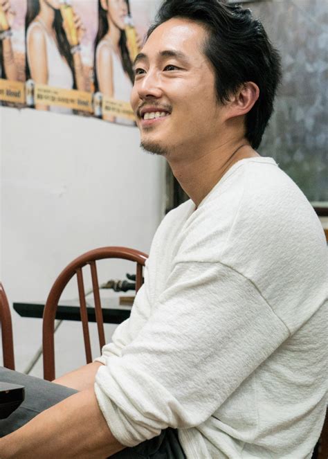 에미상 성난 사람들 스티븐 연 남우주연상 수상