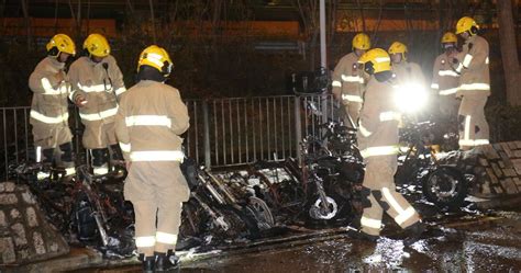 馬鞍山9電單車1單車疑遭縱火焚毁 09 53 20250114 港聞 香港網絡