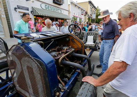 Elkhart Lakes Race Car Parade And Concours D Elegance Brings Large Crowds