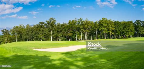 파노라마 보기의 골프 코스 잔디는 아름 다운 고 홋카이도 일본에서 퍼 팅 그린 풍부한 녹색 골프 코스 잔디 아름 다운 풍경