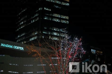 ФОТО Төв цэнгэлдэх хүрээлэнгийн гадаах мөсөн хотхон