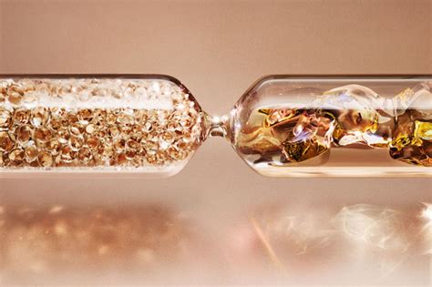 全新兰蔻菁纯精华 先锋科技颠覆传统抗老 自 1965 年以来，兰蔻菁纯系列始终是法式匠心奢华护肤产品的典范。用先锋科技凝萃自然精妙造物，提取至臻活性成分，辅以配方艺术，以兼具卓越功效与奢华