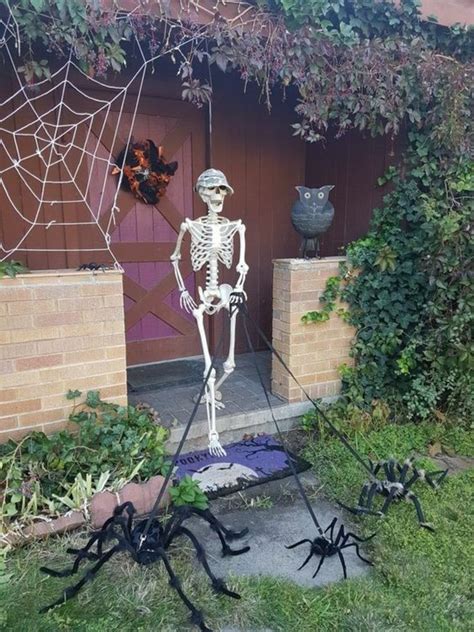 20 Spooktastic Skeleton Halloween Decoration Ideas For Front Yard