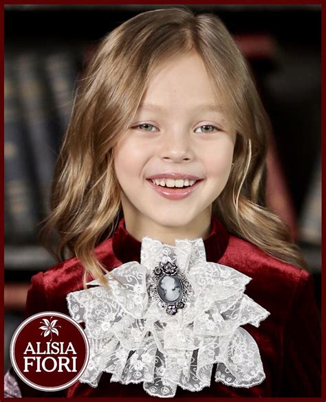 Dresses and coats for girls and women. Abiti e cappotti per ragazze e ...