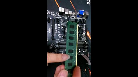 藤小二 2018年 電腦diy組裝教學 如何拆裝電腦的記憶體 重插記憶體方式，用橡皮擦清潔記憶體金手指方式。開機沒畫面，可以這樣試看看！ 2018 6 29 Youtube