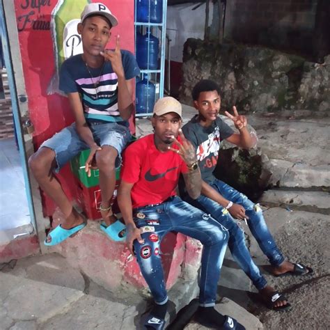 Leche Con Confle Feat Akmegadivo Necioak Single” álbum De Menol