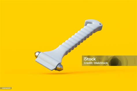 떨어지는 안전 망치 통하고 있는 주황색 배경 와 비상 도구 구조 장비 자동차 버스 또는 기타 차량 창용 차단기 3d 렌더 3차원