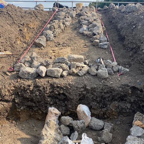 도예공방 그릇공방 플로썸 안녕하세요 도예공방 플로썸 도예가 임혜진입니다🙂 저는 지금 오늘부터 다음주 화요일까지 제주도 도예가 선생님들과 함께하는 제주옹기 ‘굴짓기