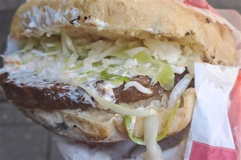 Дубаи чоколадото е минато стигна ДУБАИ ПЛЕСКАВИЦА Ќебапчилница од Сараево го крена на НОЗЕ