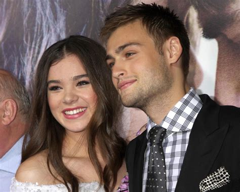 Hailee Steinfeld And Douglas Booth Romeo And Juliet