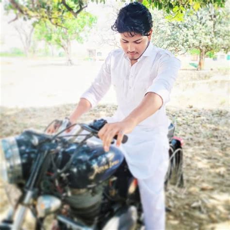 Siddiqui Shaad Siddiqui Shaad • Threads Say More