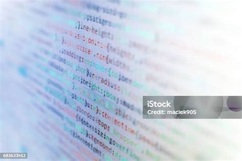인터넷 웹사이트의 프로그래밍 컴퓨터에 프로그램 코드를 표시합니다 화면에 스크립트 텍스트 코딩 3차원 형태에 대한 스톡 사진 및 기타 이미지 Istock
