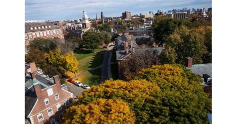 Кандидат студенти бягат от Харвард приемът е рекордно висок