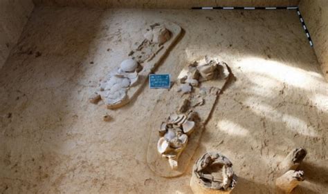 ค้นพบหลุมฝังศพสำริด ยุคก่อนประวัติศาสตร์2 3พันปี