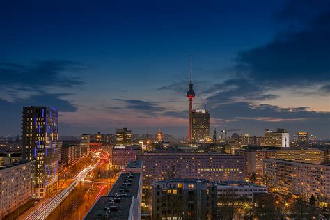 Berlin Mitte Foto & Bild | architektur, architektur bei nacht, studio ...
