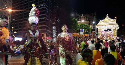 นวราตรีสุดยิ่งใหญ่ นับพันคนร่วมงานแห่ประเพณีวัดพระศรีมหาอุมาเทวี วัดแขก