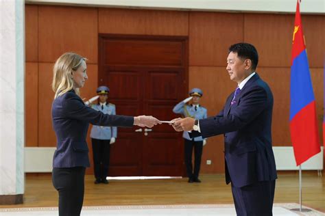 ИБУИНХУ ын Элчин сайд Итгэмжлэх жуух бичгээ өргөн барив