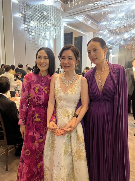 คนดังทั่วฟ้าเมืองไทยร่วมยินดีงานฉลองสมรส “นีน่า เจียรวนนท์” กับเจ้าบ่าวเชื้อสายอินโดนีเซีย