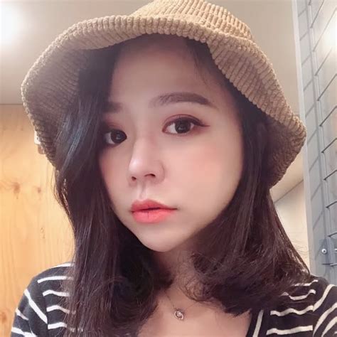 Hsu Xixi Threads Say More