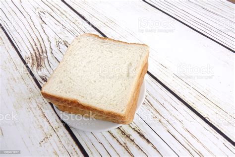 빵 조각 위에 오래 된 소박한 나무 배경 상단 보기 복사 공간 수평 구성 0명에 대한 스톡 사진 및 기타 이미지 0명 계절 굽기 Istock