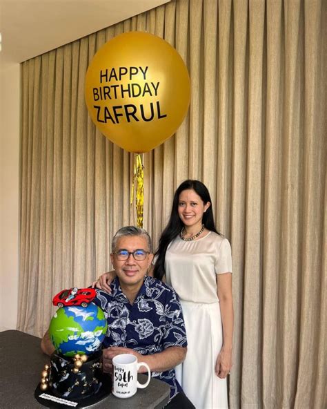 “sweetnya ” Datuk Nazri Khan Dan Isteri Berkongsi Foto Ketika Honeymoon Ramai Titip Doa Agar