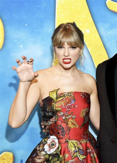 Naughty Taylor Swift Throwing A Cat Paw At Her Cats Movie Premier MEOW Celeblr