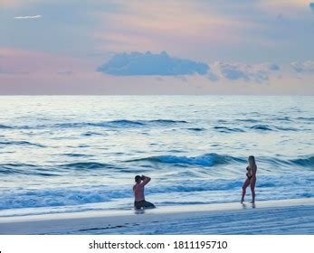 2211 Topless Bikini Models Bilder Stockfotos Und Vektorgrafiken