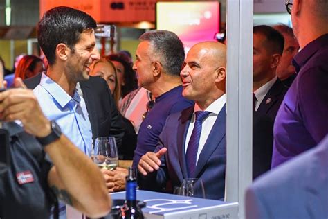 Ковачевски се сретна со Новак Ѓоковиќ на саемот на „Отворен Балкан“ Убавото вино ги поврзува